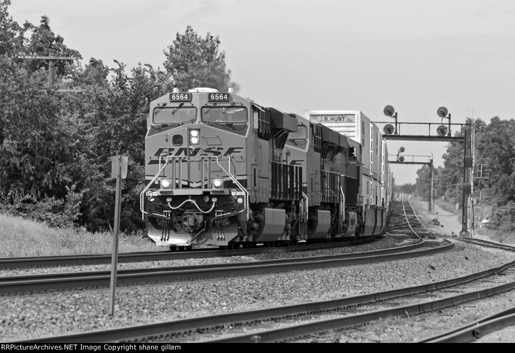 BNSF 6564 Rips a hotshot train.